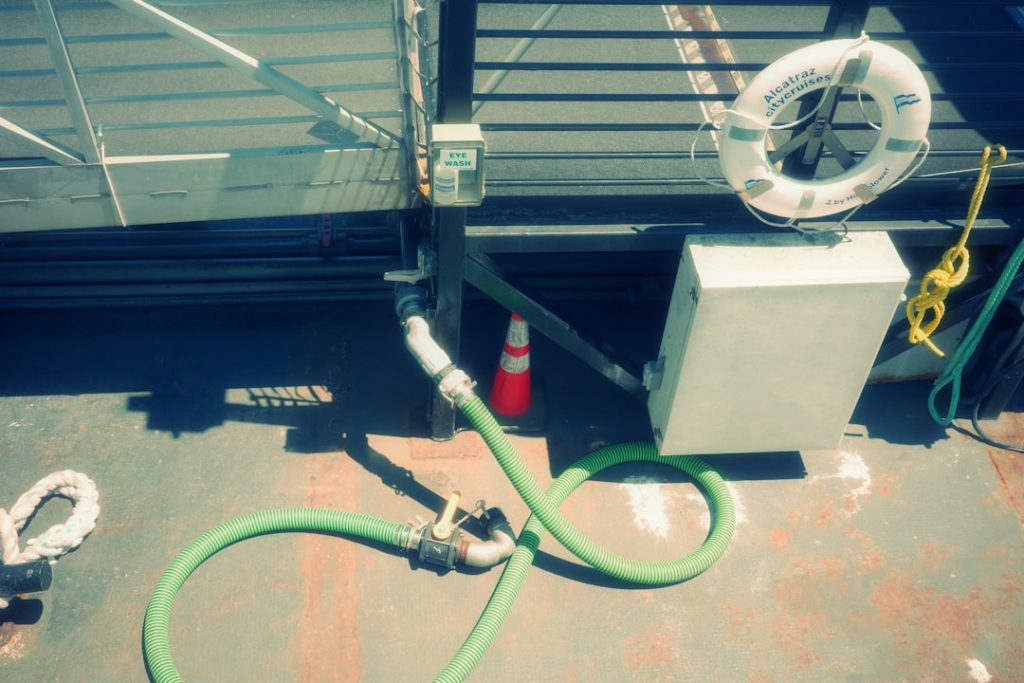 Left or Right AirPod Not Charging? Here's how to fix it - EmojiFaces Blog 😎